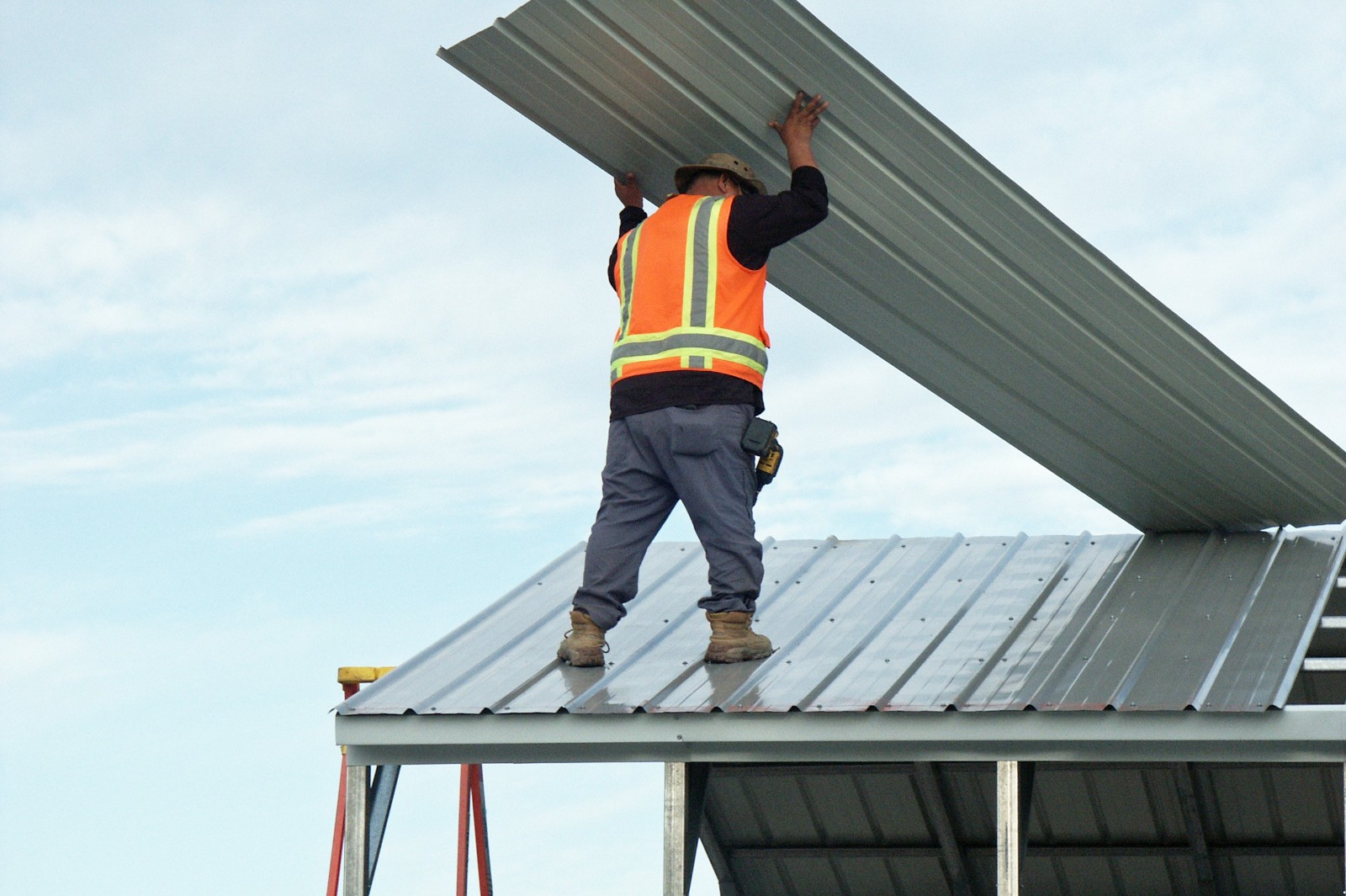 5 Reasons Metal Contractors Are Best for RV Covers